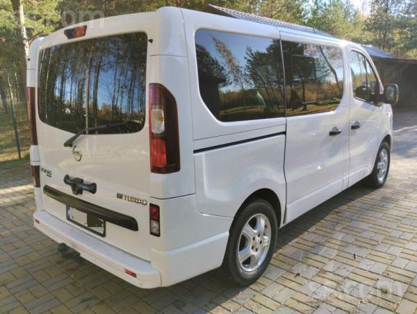 Opel Vivaro 2018 in Daugavpils on AUTOMOTO.COM.LV White Opel Vivaro 2018 in Daugavpils, with an engine capacity of 1.60 L and mileage of 218 thousand km for 14800 €, photo 6 on AUTOMOTO.COM.LV