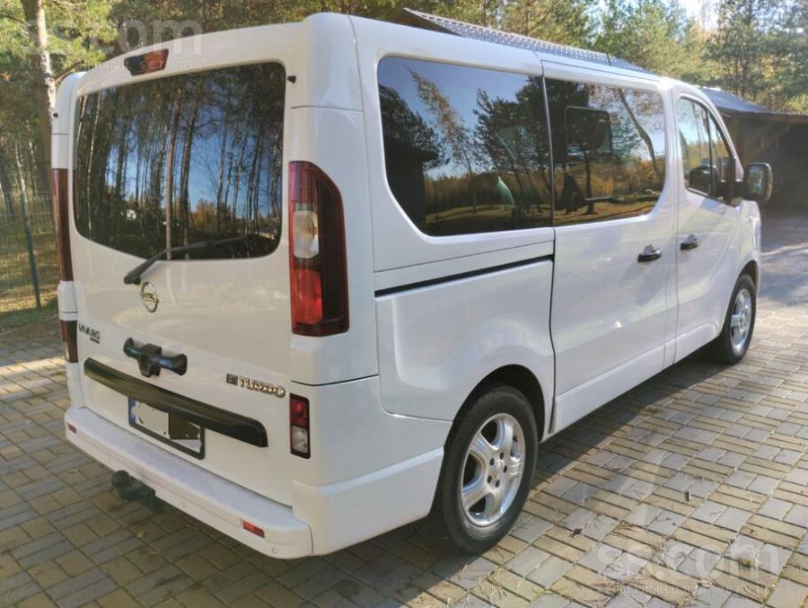White Opel Vivaro 2018 in Daugavpils, with an engine capacity of 1.60 L and mileage of 218 thousand km for 14800 €, photo 6 on AUTOMOTO.COM.LV