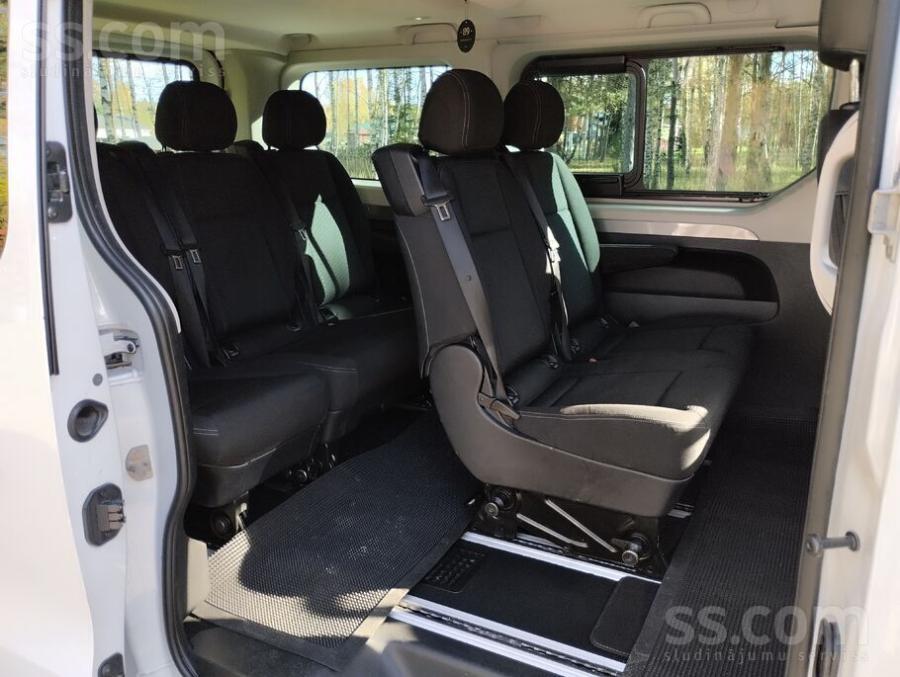 White Opel Vivaro 2018 in Daugavpils, with an engine capacity of 1.60 L and mileage of 218 thousand km for 14800 €, photo 7 on AUTOMOTO.COM.LV