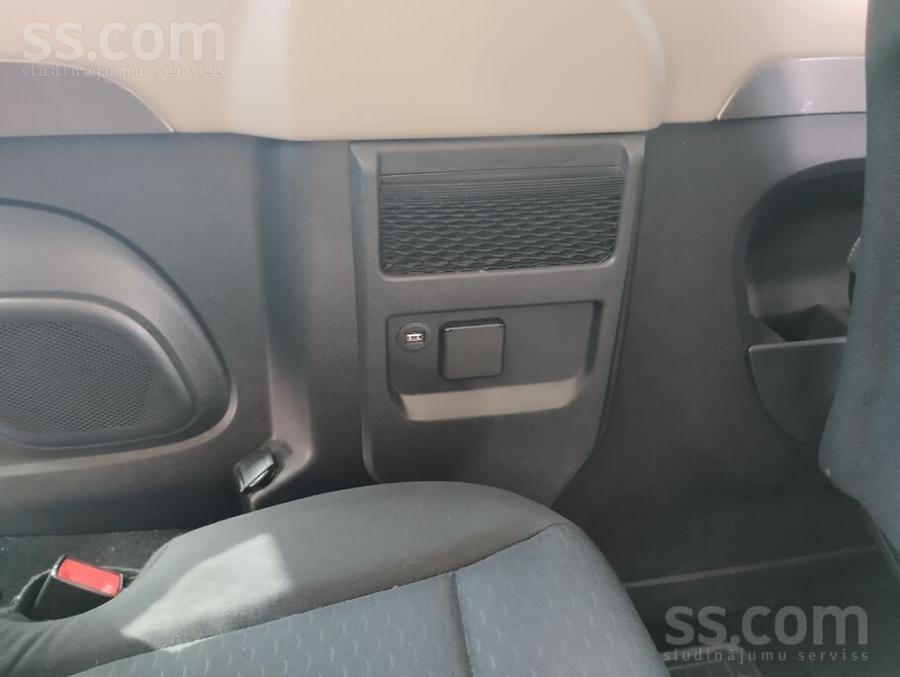 White Opel Vivaro 2018 in Daugavpils, with an engine capacity of 1.60 L and mileage of 218 thousand km for 14800 €, photo 8 on AUTOMOTO.COM.LV
