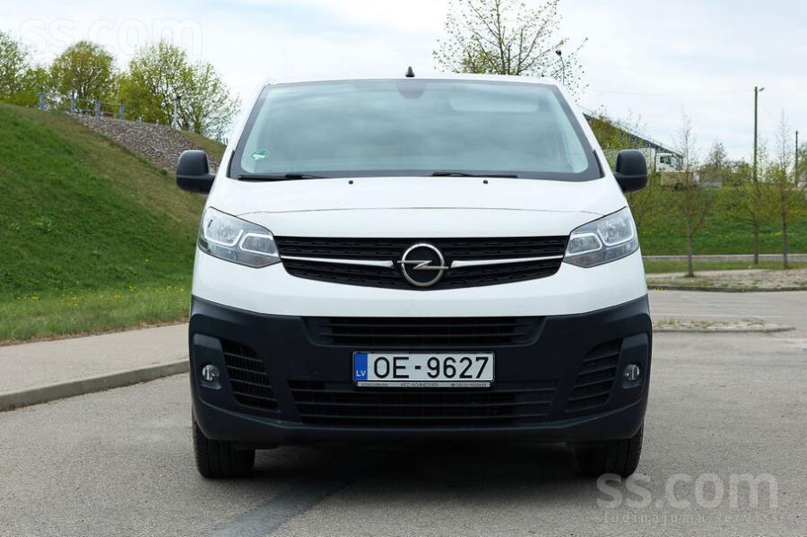 White Opel Vivaro 2020 in Daugavpils, with an engine capacity of 2.00 L and mileage of 234 thousand km for 11400 €, photo 3 on AUTOMOTO.COM.LV