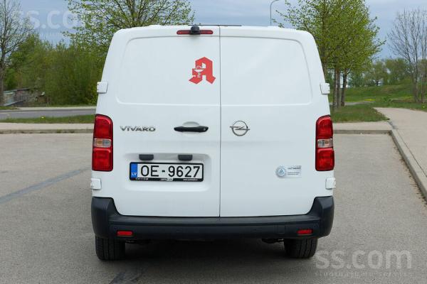 White Opel Vivaro 2020 in Daugavpils, with an engine capacity of 2.00 L and mileage of 234 thousand km for 11400 €, photo 4 on AUTOMOTO.COM.LV