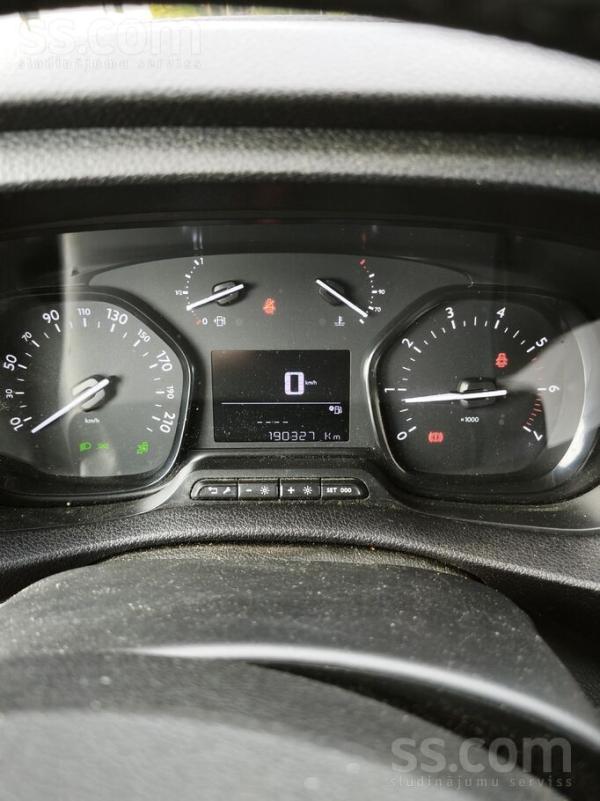 Balts Opel Vivaro 2020 Tukums, ar dzinēja tilpumu 1.50 L un nobraukumu 191 tūkst. km par 14250 €, foto 4 vietnē AUTOMOTO.COM.LV