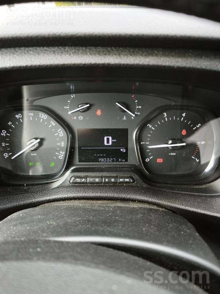 Balts Opel Vivaro 2020 Tukums, ar dzinēja tilpumu 1.50 L un nobraukumu 191 tūkst. km par 14250 €, foto 5 vietnē AUTOMOTO.COM.LV