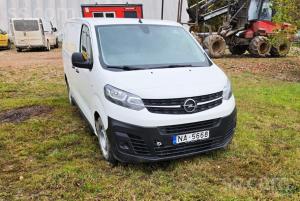 White Opel Vivaro 2021 in Saldus, with an engine capacity of 1.50 L and mileage of 251 thousand km for 5500 €, photo 1 on AUTOMOTO.COM.LV