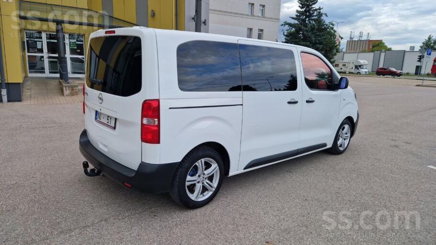 White Opel Vivaro 2022 in Bauska, with an engine capacity of 1.50 L and mileage of 0 thousand km for 16990 €, photo 4 on AUTOMOTO.COM.LV