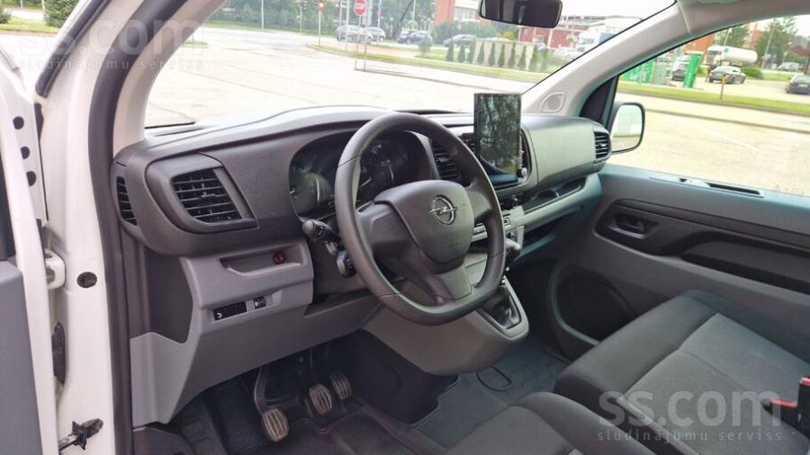 White Opel Vivaro 2022 in Bauska, with an engine capacity of 1.50 L and mileage of 0 thousand km for 16990 €, photo 9 on AUTOMOTO.COM.LV