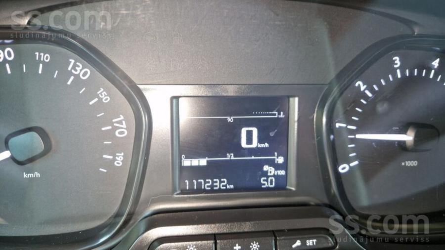 White Opel Vivaro 2022 in Bauska, with an engine capacity of 1.50 L and mileage of 0 thousand km for 16990 €, photo 14 on AUTOMOTO.COM.LV