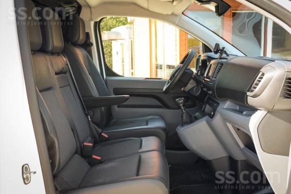 White Opel Vivaro 2022 in Tukums, with an engine capacity of 1.50 L and mileage of 166 thousand km for 13590 €, photo 8 on AUTOMOTO.COM.LV