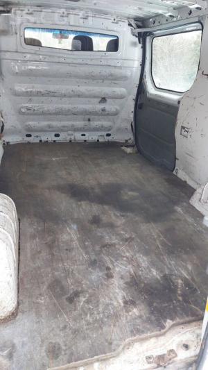 Balts Opel Vivaro 2004 Gulbene, ar dzinēja tilpumu 1.90 L un nobraukumu 313 tūkst. km par 2950 €, foto 4 vietnē AUTOMOTO.COM.LV