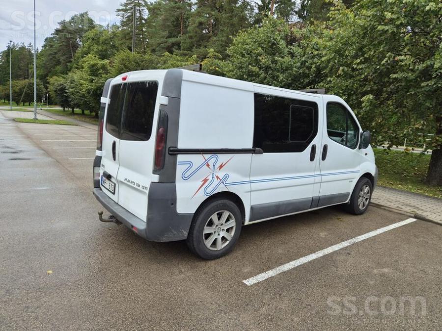 White Opel Vivaro 2004 in Riga, with an engine capacity of 1.90 L and mileage of 256 thousand km for 3200 €, photo 5 on AUTOMOTO.COM.LV