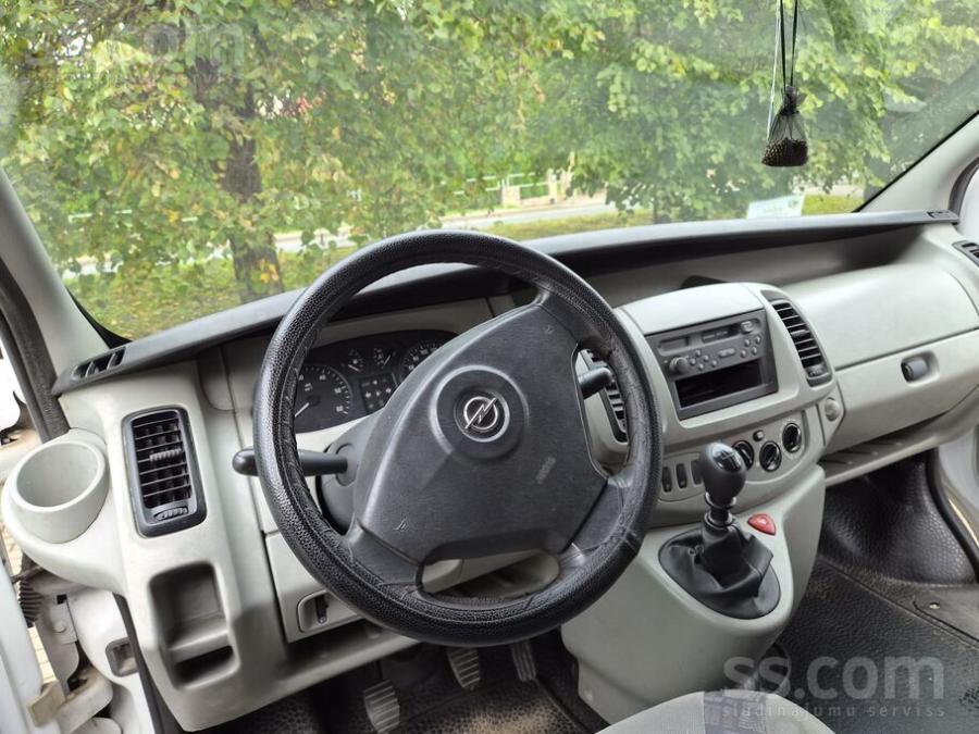 White Opel Vivaro 2004 in Riga, with an engine capacity of 1.90 L and mileage of 256 thousand km for 3200 €, photo 8 on AUTOMOTO.COM.LV