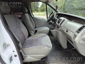 White Opel Vivaro 2004 in Riga, with an engine capacity of 1.90 L and mileage of 256 thousand km for 3200 €, photo 9 on AUTOMOTO.COM.LV
