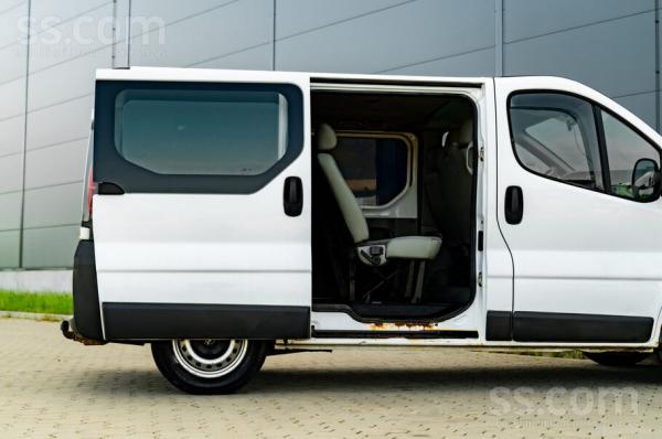 Balts Opel Vivaro 2006 Rīga, ar dzinēja tilpumu 2.50 L un nobraukumu 440 tūkst. km par 4490 €, foto 10 vietnē AUTOMOTO.COM.LV