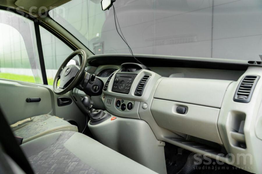 Balts Opel Vivaro 2006 Rīga, ar dzinēja tilpumu 2.50 L un nobraukumu 440 tūkst. km par 4490 €, foto 15 vietnē AUTOMOTO.COM.LV