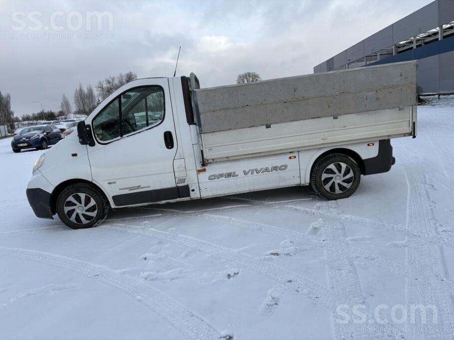 White Opel Vivaro 2008 in Daugavpils, with an engine capacity of 2.00 L and mileage of 243 thousand km for 4750 €, photo 2 on AUTOMOTO.COM.LV