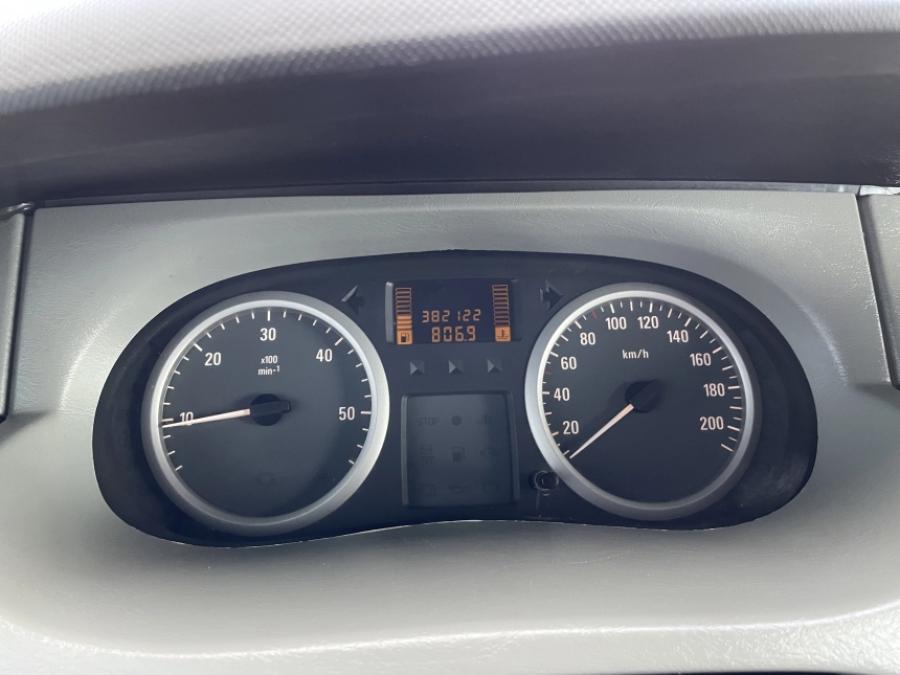 White Opel Vivaro 2008 in Riga, with an engine capacity of 2.00 L and mileage of 382 thousand km for 5200 €, photo 4 on AUTOMOTO.COM.LV
