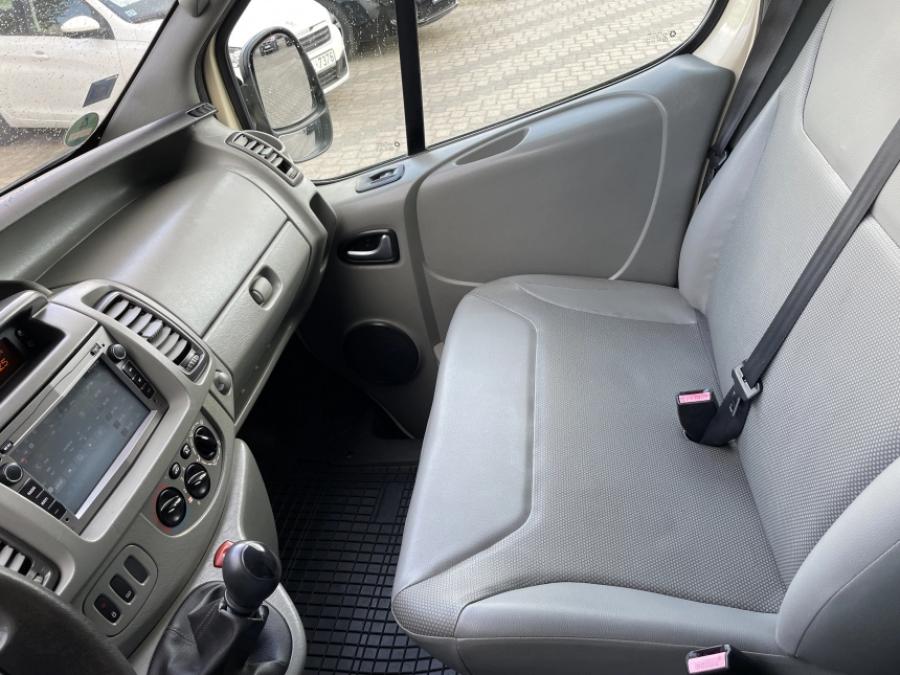 White Opel Vivaro 2008 in Riga, with an engine capacity of 2.00 L and mileage of 382 thousand km for 5200 €, photo 7 on AUTOMOTO.COM.LV