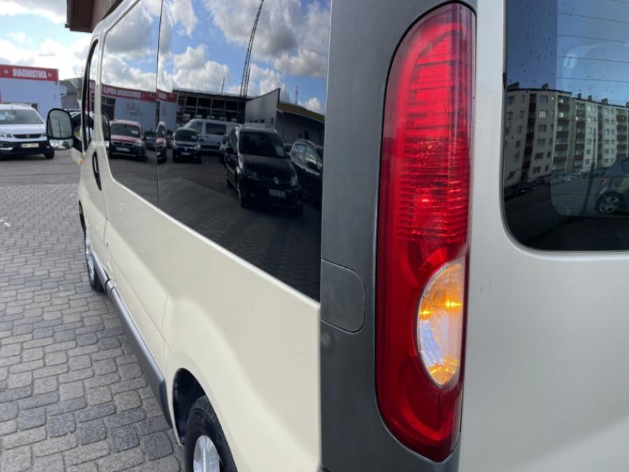 White Opel Vivaro 2008 in Riga, with an engine capacity of 2.00 L and mileage of 382 thousand km for 5200 €, photo 9 on AUTOMOTO.COM.LV