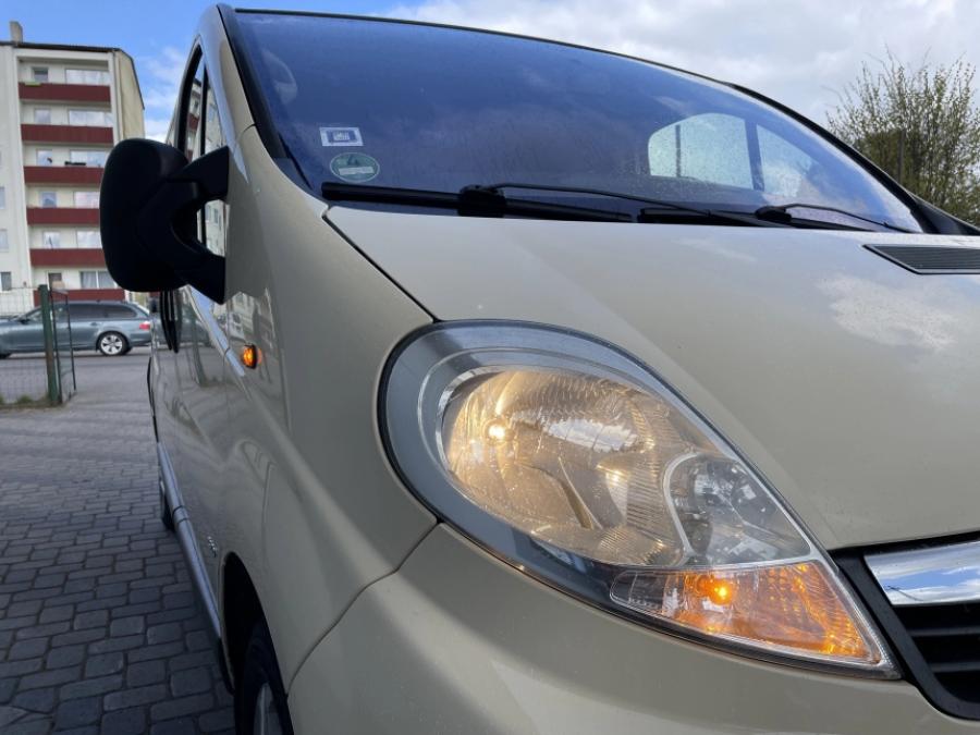 White Opel Vivaro 2008 in Riga, with an engine capacity of 2.00 L and mileage of 382 thousand km for 5200 €, photo 10 on AUTOMOTO.COM.LV