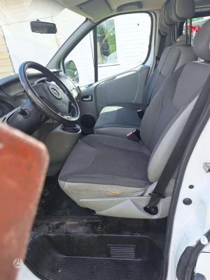 White Opel Vivaro 2008 in Kaunas, with an engine capacity of 2.00 L and mileage of 352 thousand km for 2650 €, photo 7 on AUTOMOTO.COM.LV