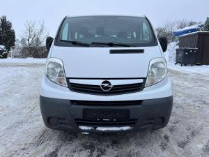White Opel Vivaro 2011 in Vilnius, with an engine capacity of 2.46 L and mileage of 214 thousand km for 7350 €, photo 3 on AUTOMOTO.COM.LV