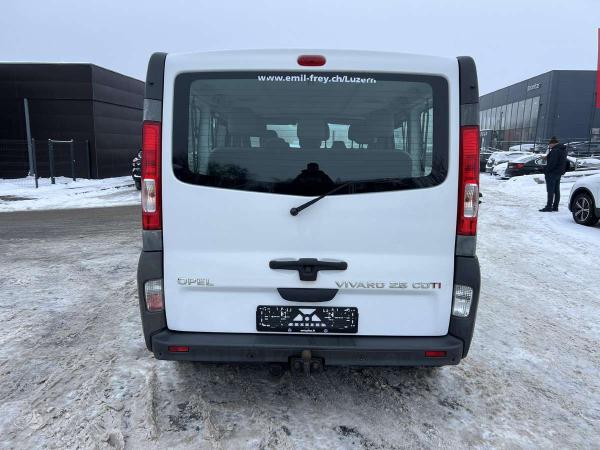 White Opel Vivaro 2011 in Vilnius, with an engine capacity of 2.46 L and mileage of 214 thousand km for 7350 €, photo 6 on AUTOMOTO.COM.LV