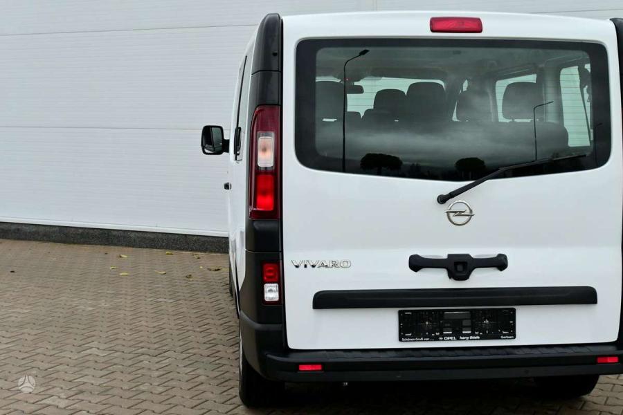 White Opel Vivaro 2018 in Kretinga, with an engine capacity of 1.60 L and mileage of 284 thousand km for 11499 €, photo 10 on AUTOMOTO.COM.LV