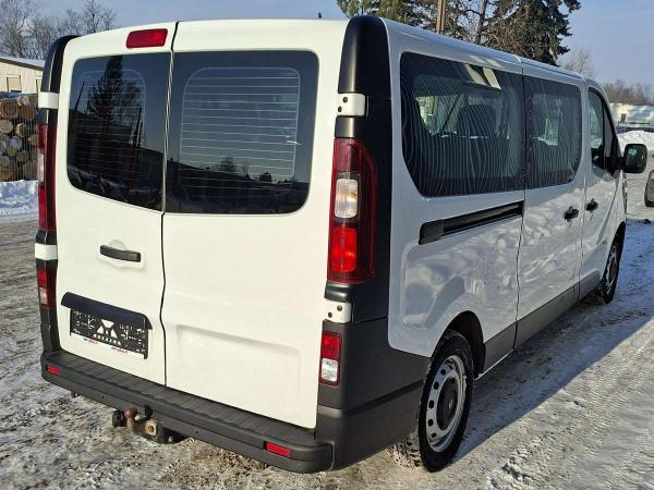 White Opel Vivaro 2018 in Ukmerge, with an engine capacity of 1.60 L and mileage of 160 thousand km for 10500 €, photo 3 on AUTOMOTO.COM.LV