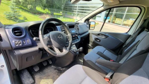 White Opel Vivaro 2018 in Riga, with an engine capacity of 1.60 L and mileage of 214 thousand km for 9150 €, photo 9 on AUTOMOTO.COM.LV