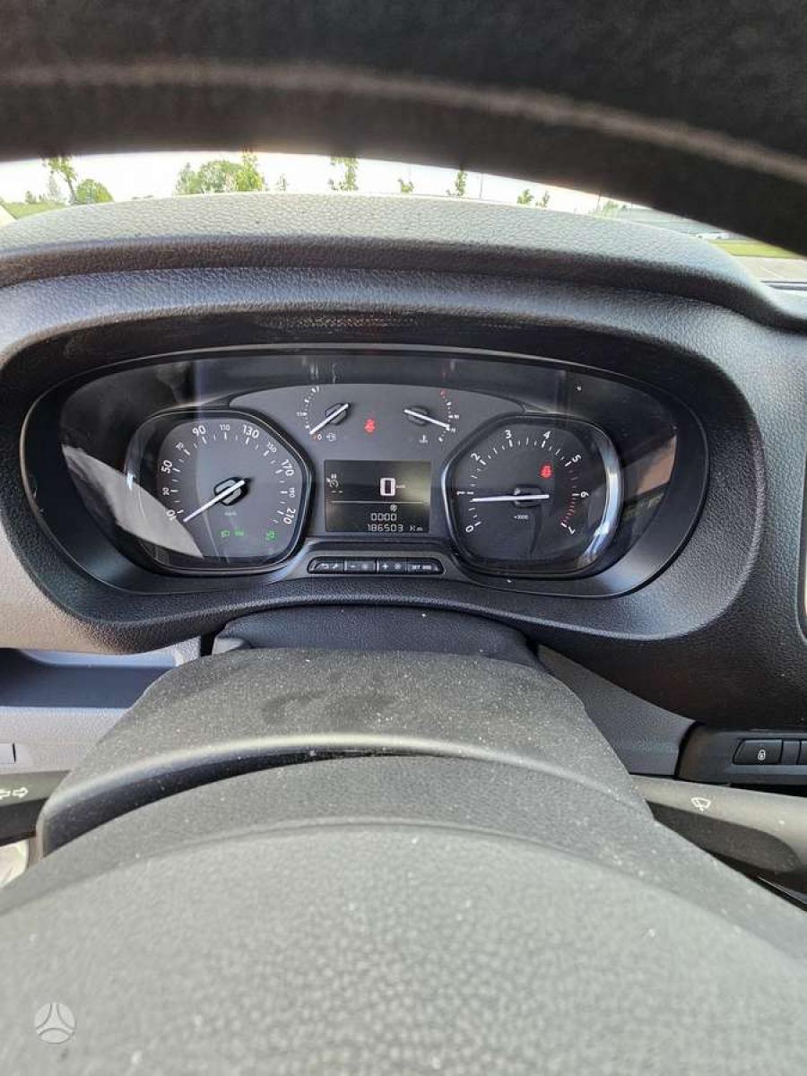 Balts Opel Vivaro 2020 Šauļi, ar dzinēja tilpumu 2.00 L un nobraukumu 186 tūkst. km par 18900 €, foto 14 vietnē AUTOMOTO.COM.LV