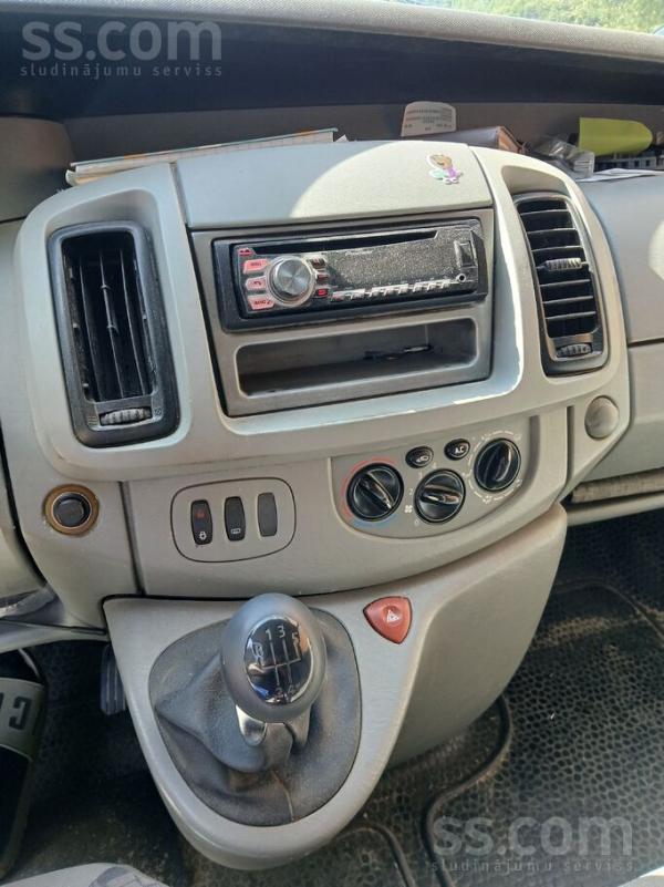 Balts Opel Vivaro 2006 Cēsis, ar dzinēja tilpumu 1.90 L un nobraukumu 420 tūkst. km par 2600 €, foto 3 vietnē AUTOMOTO.COM.LV