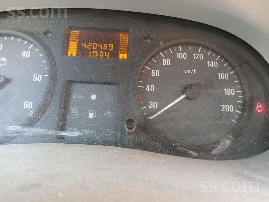 Balts Opel Vivaro 2006 Cēsis, ar dzinēja tilpumu 1.90 L un nobraukumu 420 tūkst. km par 2600 €, foto 5 vietnē AUTOMOTO.COM.LV