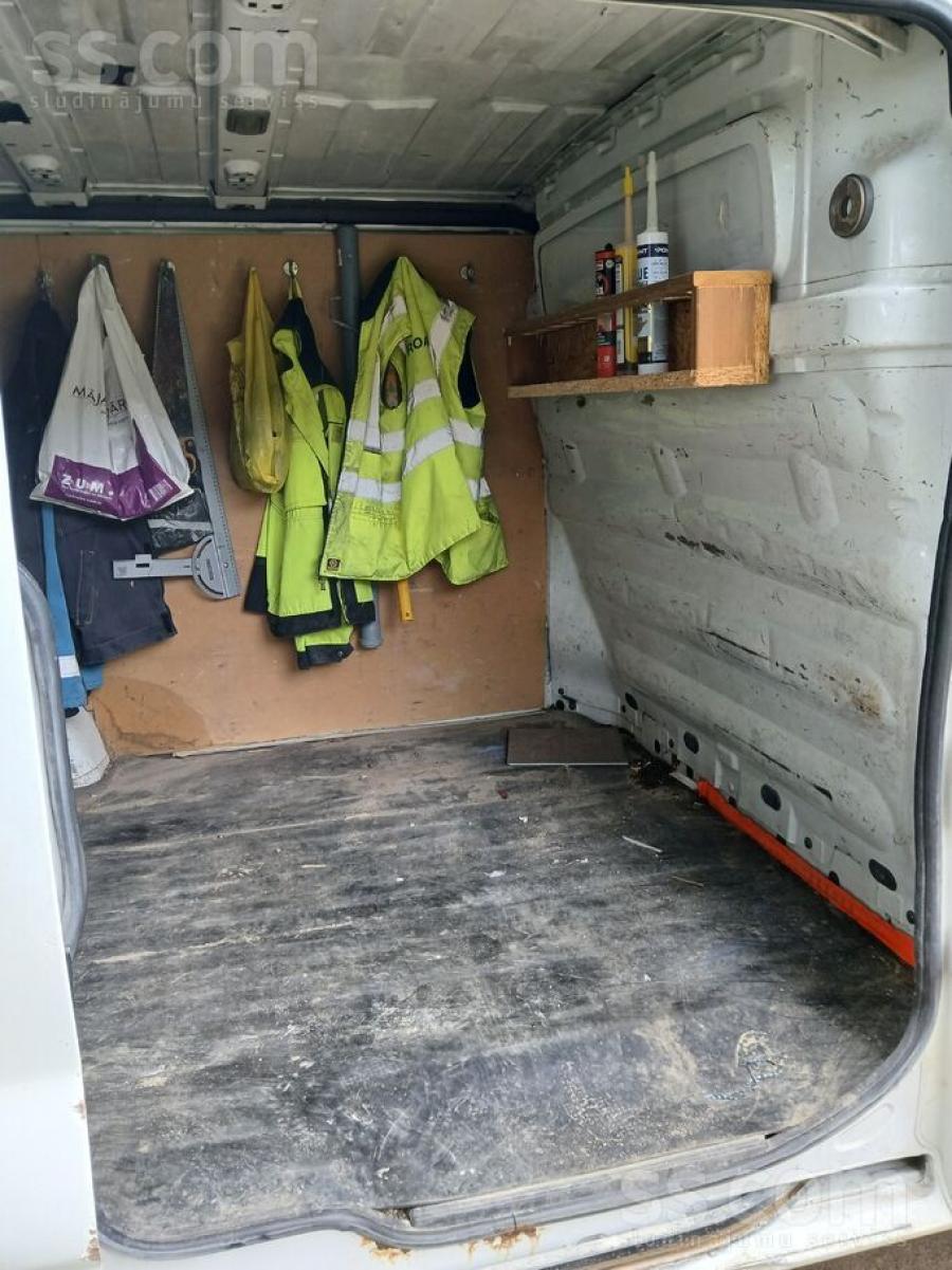 Balts Opel Vivaro 2006 Cēsis, ar dzinēja tilpumu 1.90 L un nobraukumu 420 tūkst. km par 2600 €, foto 6 vietnē AUTOMOTO.COM.LV
