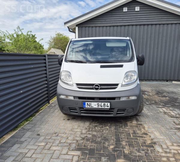 White Opel Vivaro 2006 in Kuldiga, with an engine capacity of 2.50 L and mileage of 340 thousand km for 5500 €, photo 1 on AUTOMOTO.COM.LV