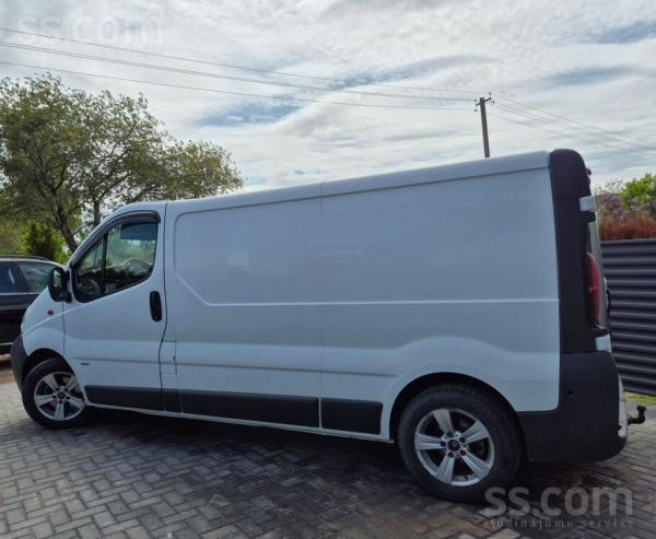 White Opel Vivaro 2006 in Kuldiga, with an engine capacity of 2.50 L and mileage of 340 thousand km for 5500 €, photo 3 on AUTOMOTO.COM.LV