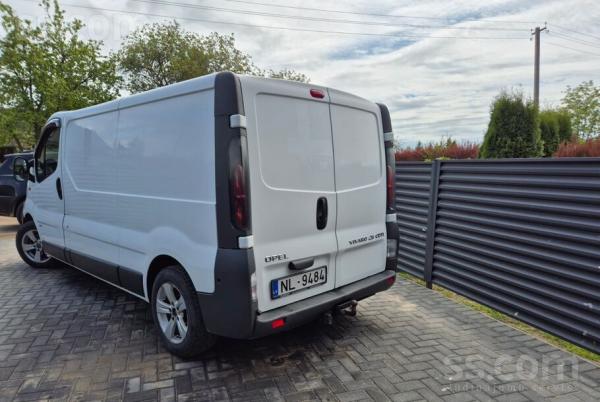 White Opel Vivaro 2006 in Kuldiga, with an engine capacity of 2.50 L and mileage of 340 thousand km for 5500 €, photo 5 on AUTOMOTO.COM.LV