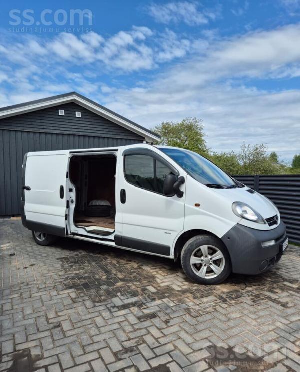 White Opel Vivaro 2006 in Kuldiga, with an engine capacity of 2.50 L and mileage of 340 thousand km for 5500 €, photo 7 on AUTOMOTO.COM.LV