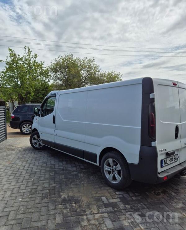 White Opel Vivaro 2006 in Kuldiga, with an engine capacity of 2.50 L and mileage of 340 thousand km for 5500 €, photo 8 on AUTOMOTO.COM.LV