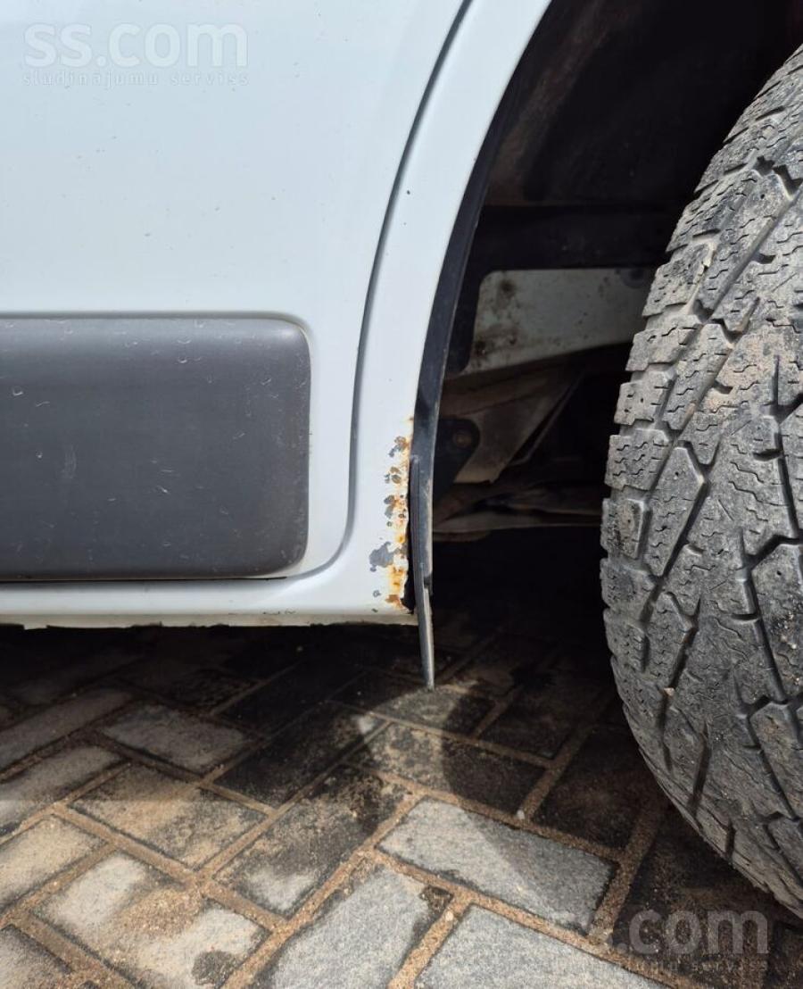 Balts Opel Vivaro 2006 Kuldīga, ar dzinēja tilpumu 2.50 L un nobraukumu 340 tūkst. km par 5500 €, foto 14 vietnē AUTOMOTO.COM.LV