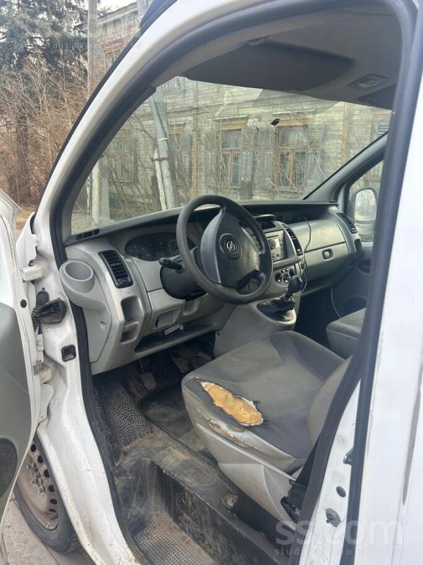 Balts Opel Vivaro 2007 Rīga, ar dzinēja tilpumu 2.00 L un nobraukumu 336 tūkst. km par 3300 €, foto 4 vietnē AUTOMOTO.COM.LV