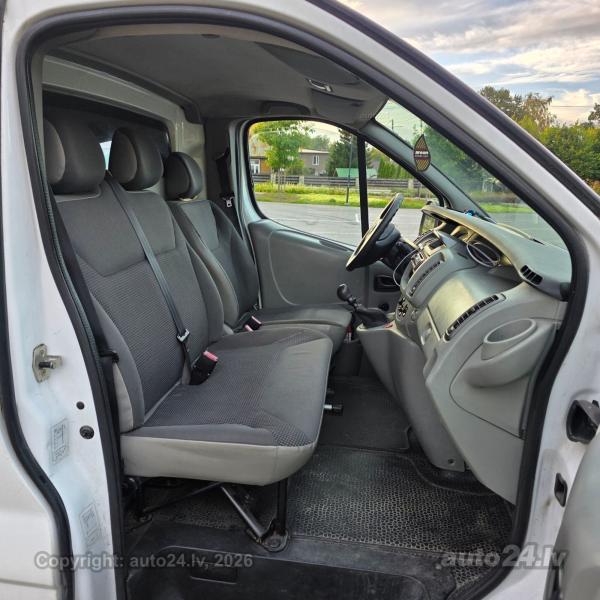 White Opel Vivaro 2009 in Rakvere, with an engine capacity of 2.00 L and mileage of 325 thousand km for 2799 €, photo 9 on AUTOMOTO.COM.LV