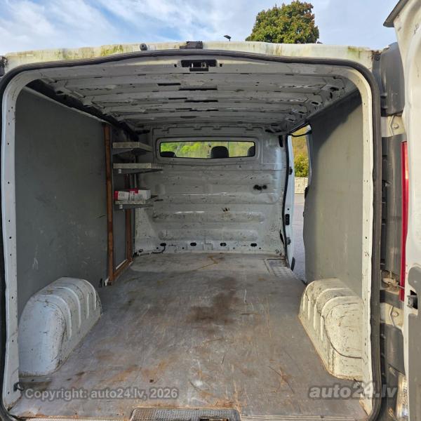 White Opel Vivaro 2009 in Rakvere, with an engine capacity of 2.00 L and mileage of 325 thousand km for 2799 €, photo 10 on AUTOMOTO.COM.LV
