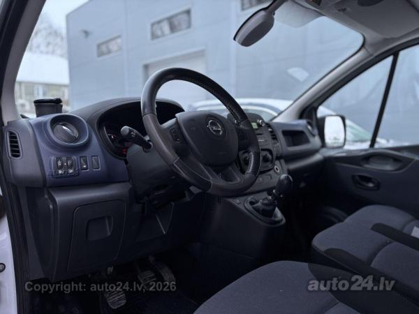 White Opel Vivaro 2015 in Tartu, with an engine capacity of 1.60 L and mileage of 232 thousand km for 8299 €, photo 5 on AUTOMOTO.COM.LV