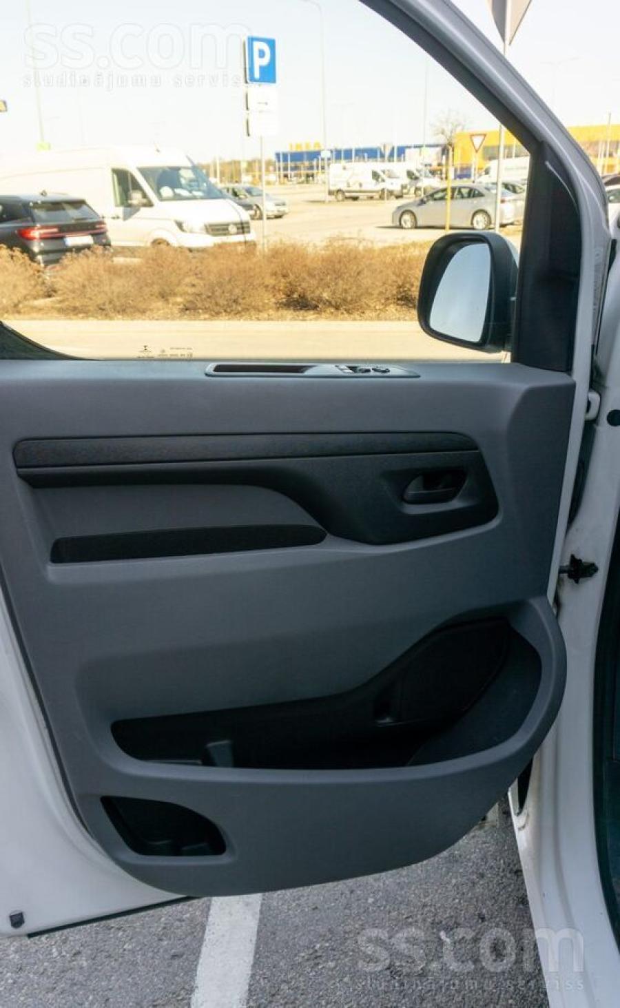 White Opel Vivaro 2019 in Riga, with an engine capacity of 1.50 L and mileage of 298 thousand km for 8990 €, photo 19 on AUTOMOTO.COM.LV