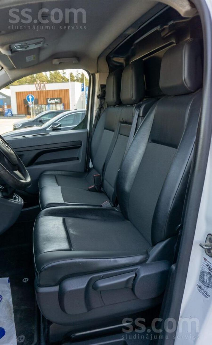 White Opel Vivaro 2019 in Riga, with an engine capacity of 1.50 L and mileage of 298 thousand km for 8990 €, photo 20 on AUTOMOTO.COM.LV