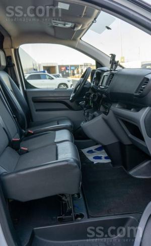 White Opel Vivaro 2019 in Riga, with an engine capacity of 1.50 L and mileage of 298 thousand km for 8990 €, photo 21 on AUTOMOTO.COM.LV