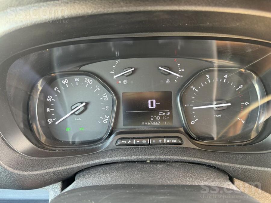 Balts Opel Vivaro 2020 Valmiera, ar dzinēja tilpumu 1.50 L un nobraukumu 236 tūkst. km par 12300 €, foto 13 vietnē AUTOMOTO.COM.LV