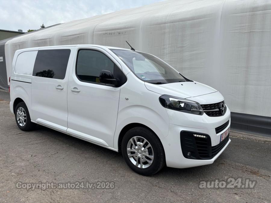 White Opel Vivaro 2022 in Ogre, with an engine capacity of 2.00 L and mileage of 132 thousand km for 15900 €, photo 5 on AUTOMOTO.COM.LV