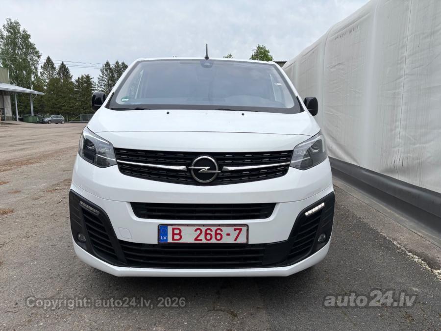 White Opel Vivaro 2022 in Ogre, with an engine capacity of 2.00 L and mileage of 132 thousand km for 15900 €, photo 6 on AUTOMOTO.COM.LV
